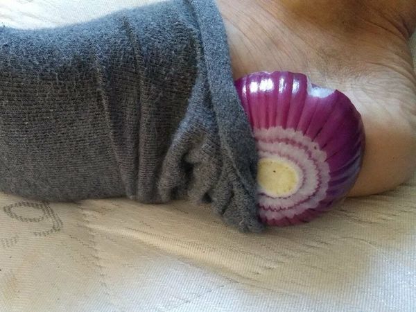 Discover the Benefits of Sleeping with Onions in Your Socks – Green Tricks