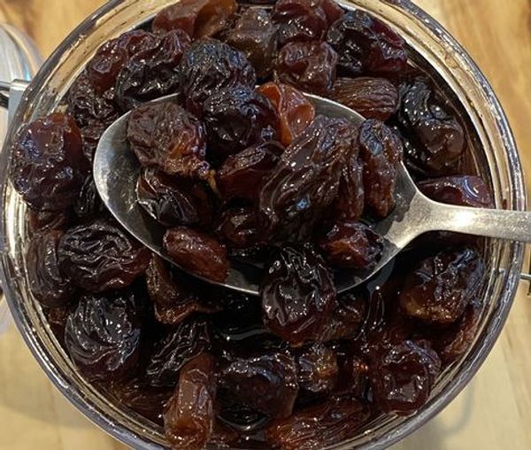 Discover the Benefits of Soaked Raisins Water – Green Tricks